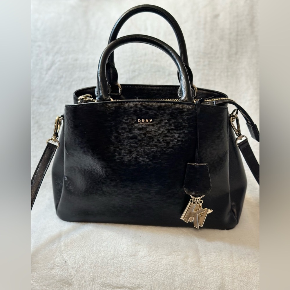 Dkny Paige Small Satchel-Black Gold Tone. - Gem